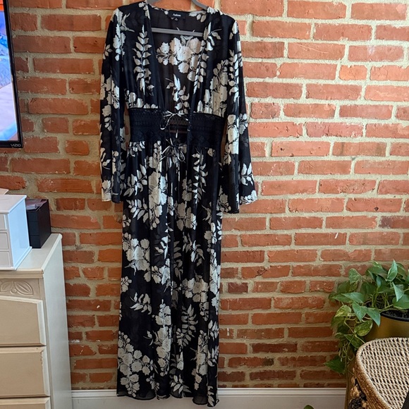 Aakaa | Dresses | Aakaa Black And White Floral Long Sleeve Sheer Cover ...